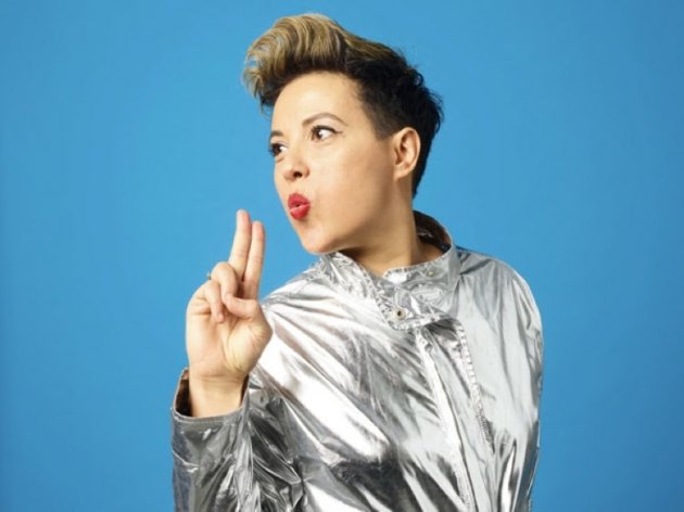 Hoze : l'artiste ose aller danser sur les toits dans son nouveau titre.
